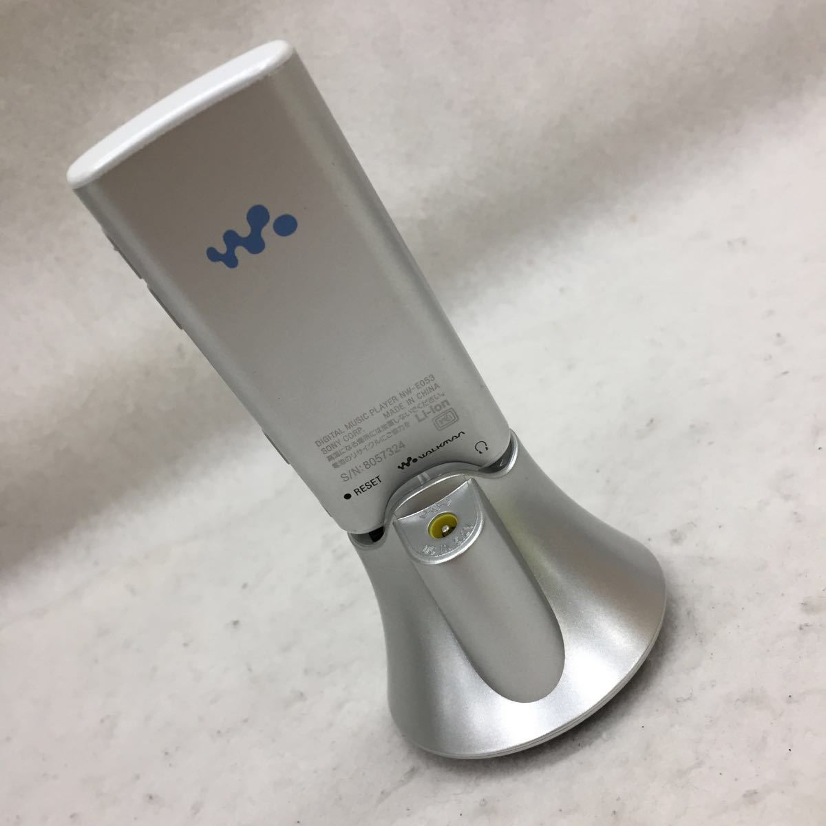 SONY ソニー ウォークマン Eシリーズ 4GB シルバー NW-E053 WALKMAN(本体)｜売買されたオークション情報、yahooの商品情報をアーカイブ公開 - オークファン ...