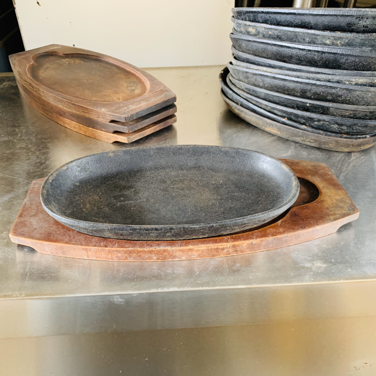 KN61 ステーキ皿 まとめ売り 鉄板 業務用 飲食店 居酒屋 洋食(その他)｜売買されたオークション情報、yahooの商品情報をアーカイブ ...