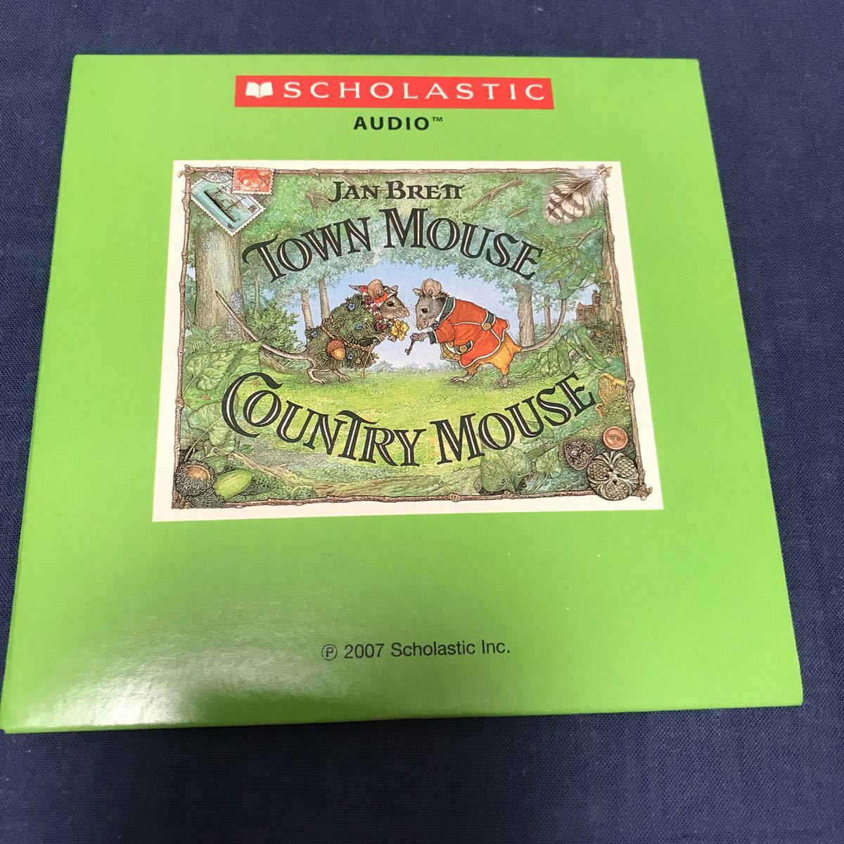 SCHOLASTIC AUDIO CD TOWN MOUSE COUNTRY MOUSE / BY JAN BRETT(洋書、外国語絵本 ...