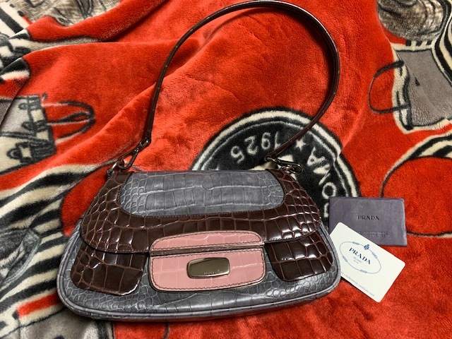 1円~GW PRADA/プラダ 20万 クロコダイル 型押しレザー ショルダーバッグ 正規ギャランティーカード付き クロコ(ショルダーバッグ)｜売買されたオークション情報、yahooの商品情報 ...