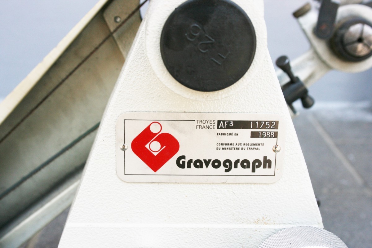 Gravograph/グラボグラフ 彫刻カッター用研磨機 AF3(刃物研磨機)｜売買されたオークション情報、yahooの商品情報をアーカイブ ...