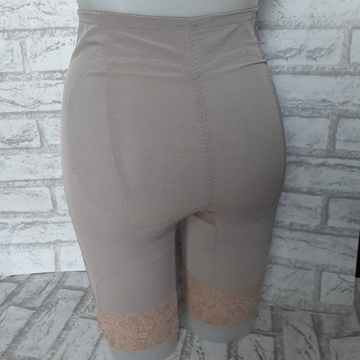 匿名配送 BESTYLE 日本製 美尻 補正 ロングガードル グレー 76 ロ(Lサイズ)｜売買されたオークション情報、yahooの商品情報をアーカイブ公開 - オークファン（aucfan.com）