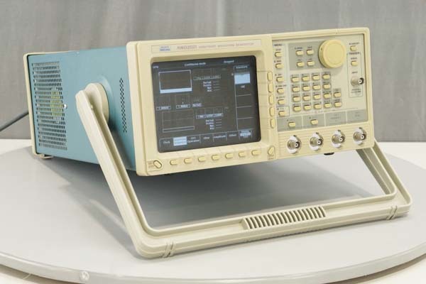 DW Tektronix AWG2021 ARBITRARY WAVEFORM GENERATOR ウェーブフォームジェネレーター OP ...