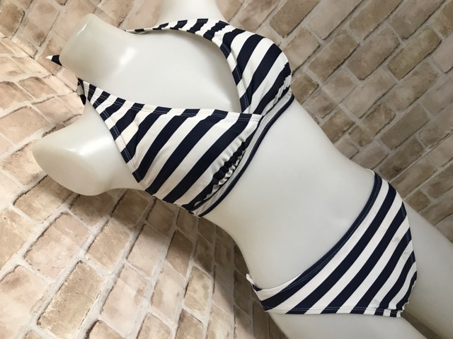 C27012 ブラックシャーク 水着 ビキニ ネイビー×ホワイト ボーダー 11L(ホルターネック)｜売買されたオークション情報、yahooの ...