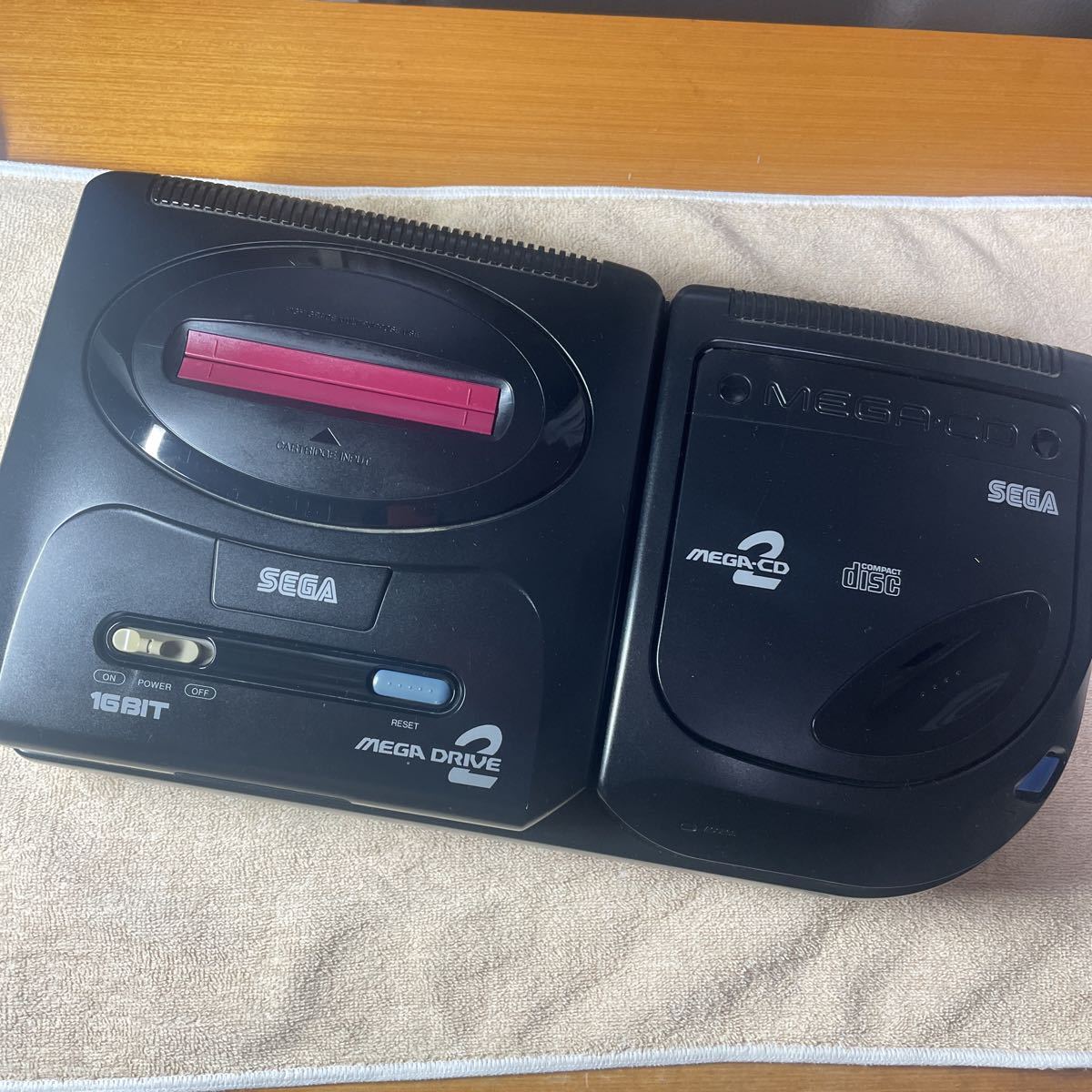 SEGA MEGA DRIVE2 とMEGA-CD2セット ジャンク品扱い(本体、アクセサリー)｜売買されたオークション情報、yahooの商品情報をアーカイブ公開 - オークファン ...