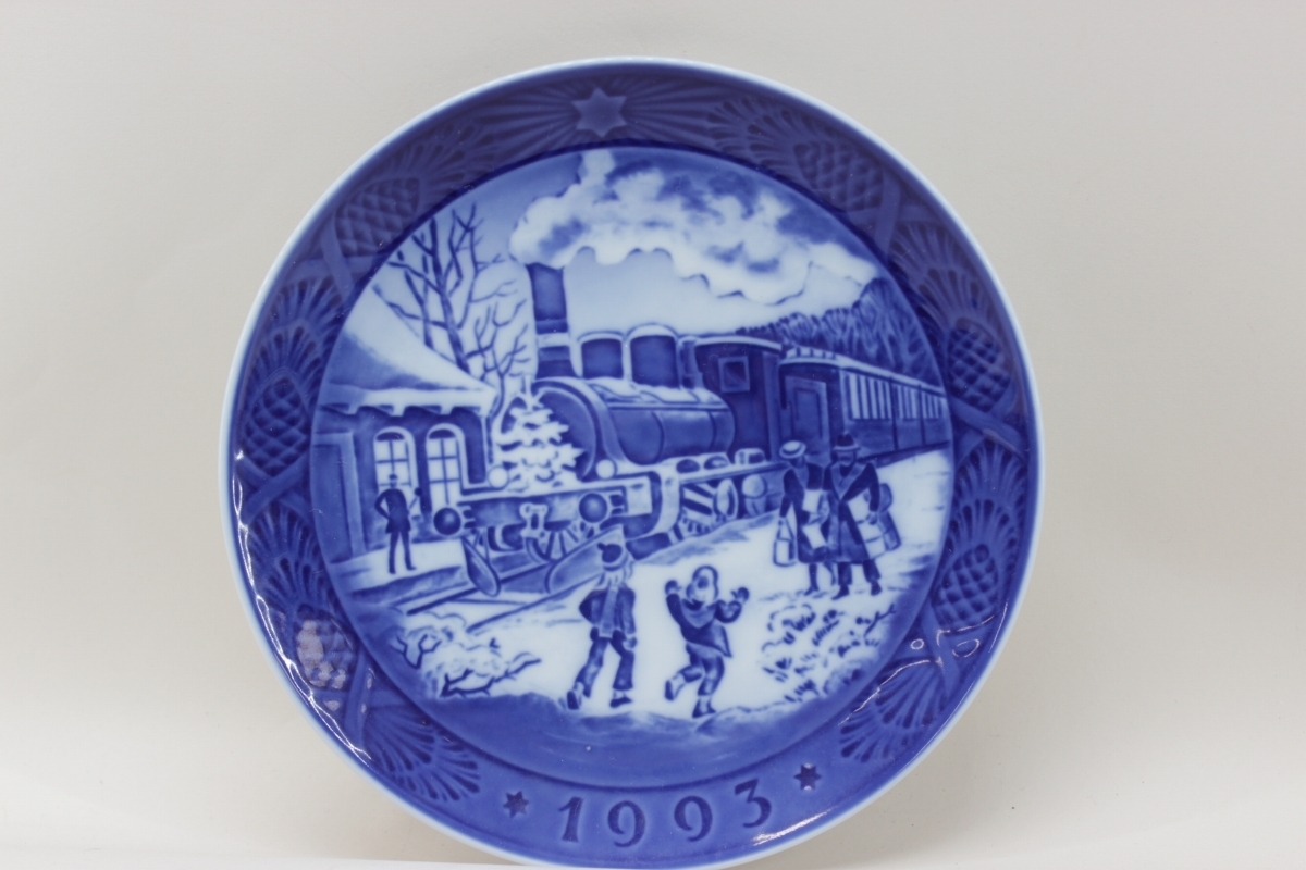 ロイヤルコペンハーゲン イヤープレート 1993年 2001年 2点セット 専用フレーム付き 良品 1-1535(ロイヤルコペンハーゲン)｜売買されたオークション情報、yahooの商品情報を ...