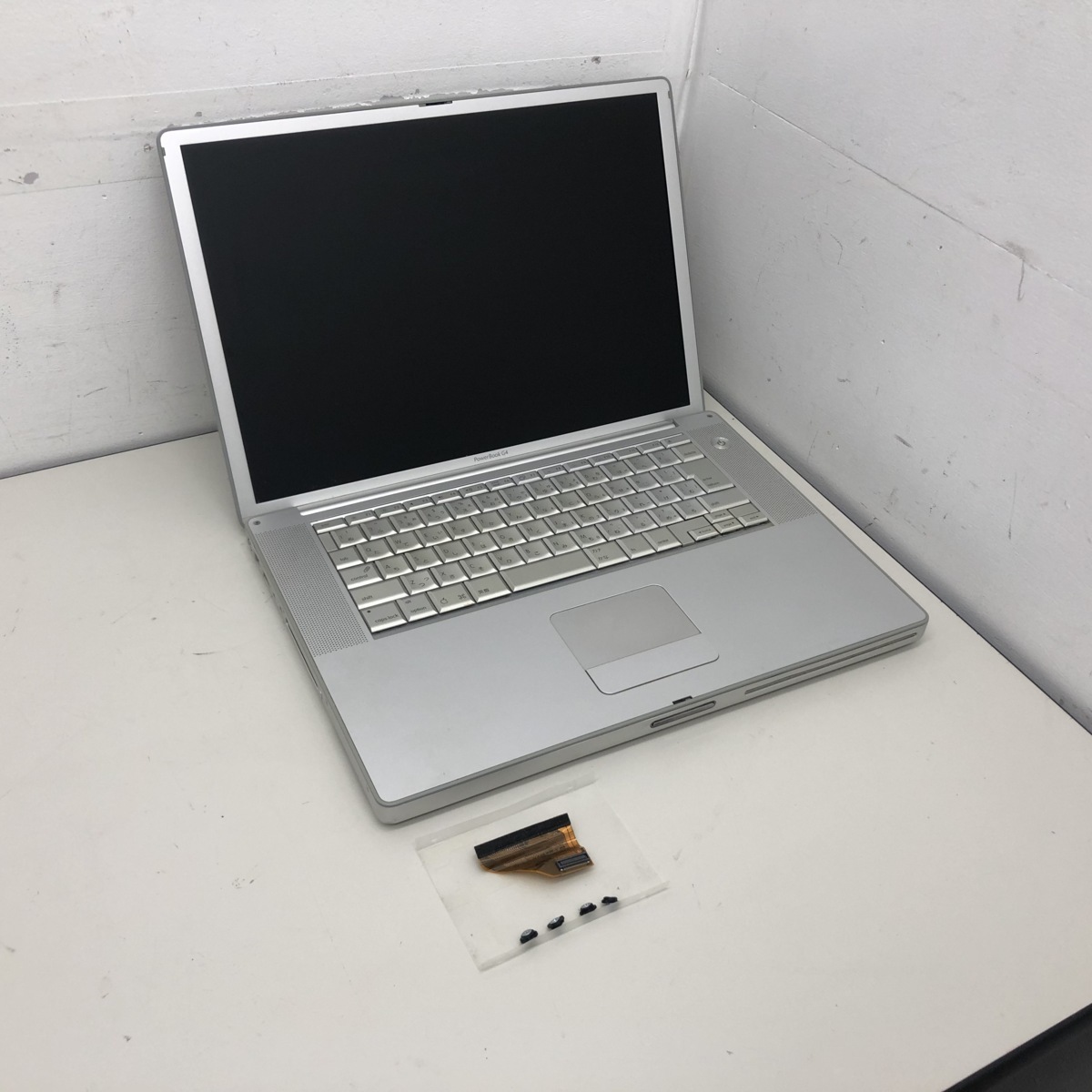 Apple PowerBook G4 Series A1095 HDDなし メモリ有 ジャンク品 2004モデル 通電不明 現状品(Power ...