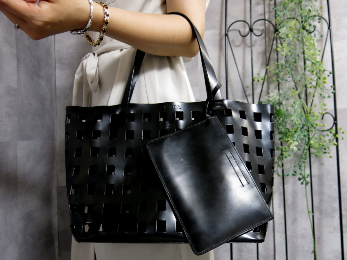 超 PRADA プラダ フィッシュ ネット ノット メッシュ カーフ レザー 本革 パンチング トート バッグ 黒 B5 ポーチ付 19799(トートバッグ)｜売買されたオークション情報 ...