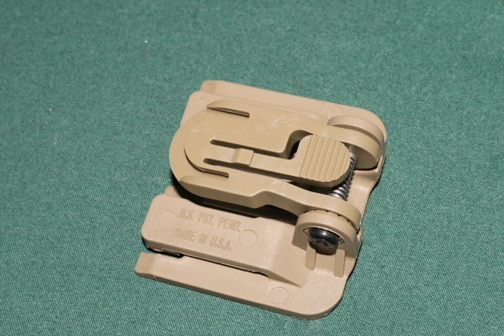 沖縄米軍使用 SUREFIRE HL1ヘルメットライト用 Z71 MOLLEクリップ パーツ パーツのみ 良品 装備用 サバゲー用 予備用 ...