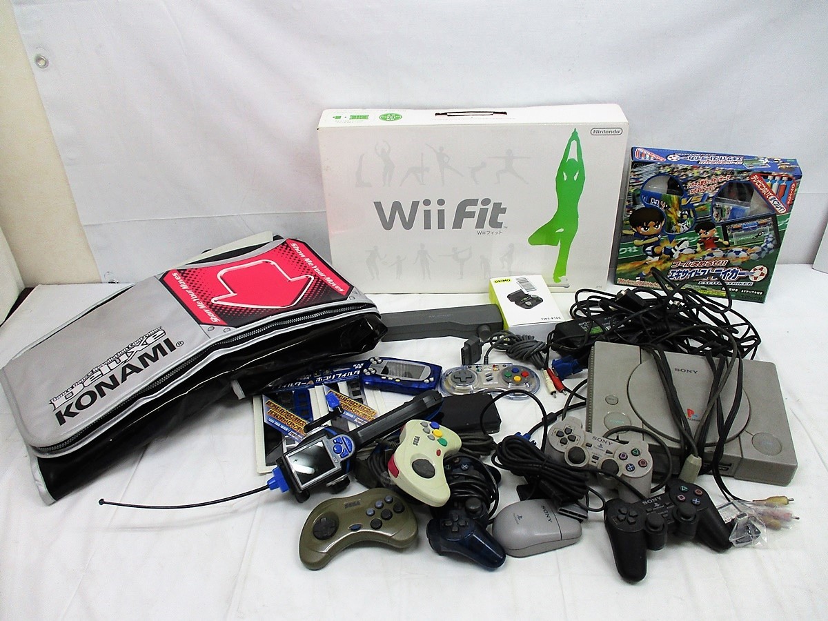 7135P ゲーム機 他 本体 コントローラ コード 大量 まとめ処分 ジャンク ダンレボ DDR専用コントローラーデラックス Wii Fit ...