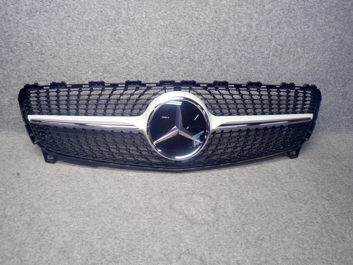 ベンツ Aクラス W176 純正 グリル フロントグリル ホワイト A1768881760 241904(フロント)｜売買されたオークション ...