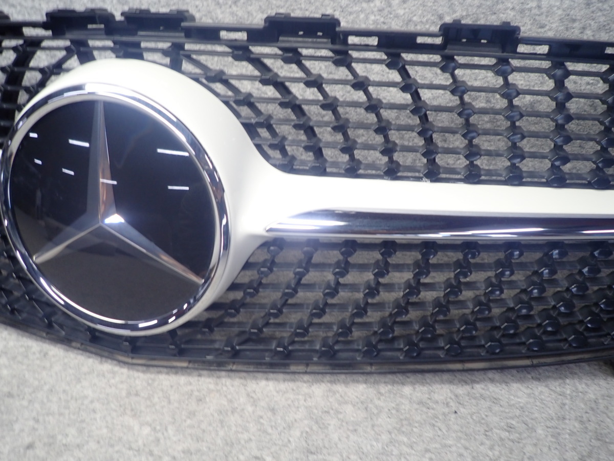 ベンツ Aクラス W176 純正 グリル フロントグリル ホワイト A1768881760 241904(フロント)｜売買されたオークション ...