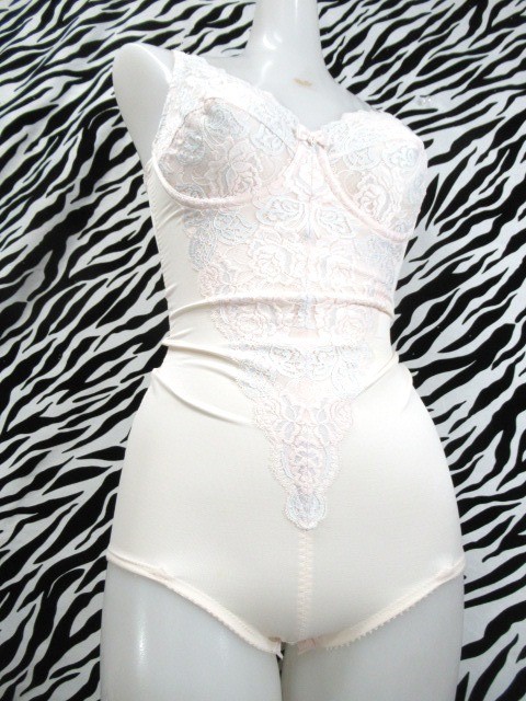 100円スタート r4_4174Y MARUKOマルコ ボディスーツ 花柄レース 高級補正下着 美尻メイク 引締め効果 光沢感 ピンクベージュ C70M(Cカップ)｜売買されたオークション情報 ...