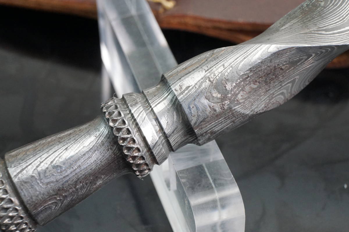 トリプルダガーナイフ ダマスカスナイフ 超 だけど訳アリ/ スクリューダガー ナイフ/ 15.5㎝長 161g/英国製 DCB713-4 ...