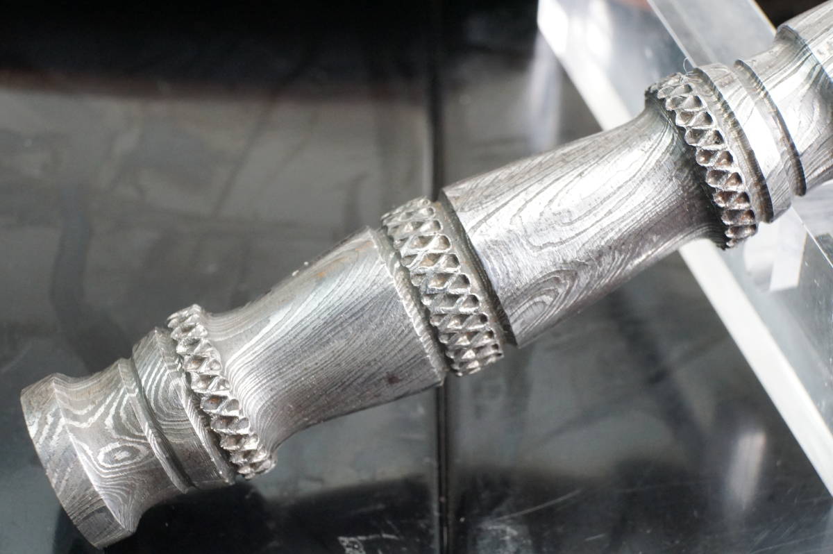 トリプルダガーナイフ ダマスカスナイフ 超 だけど訳アリ/ スクリューダガー ナイフ/ 15.5㎝長 161g/英国製 DCB713-4 ...