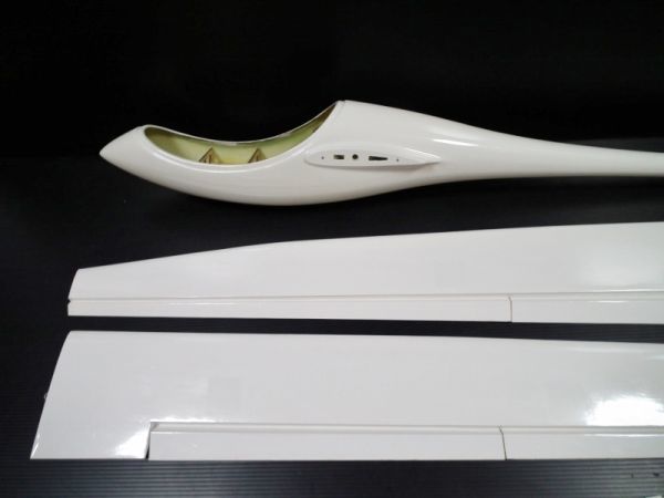 未組立 FLY FLY ASW-28 モーターグライダー 胴体 グラスファイバー 翼幅 2530mm ARF半完成機 廃盤モデル(組立キット ...