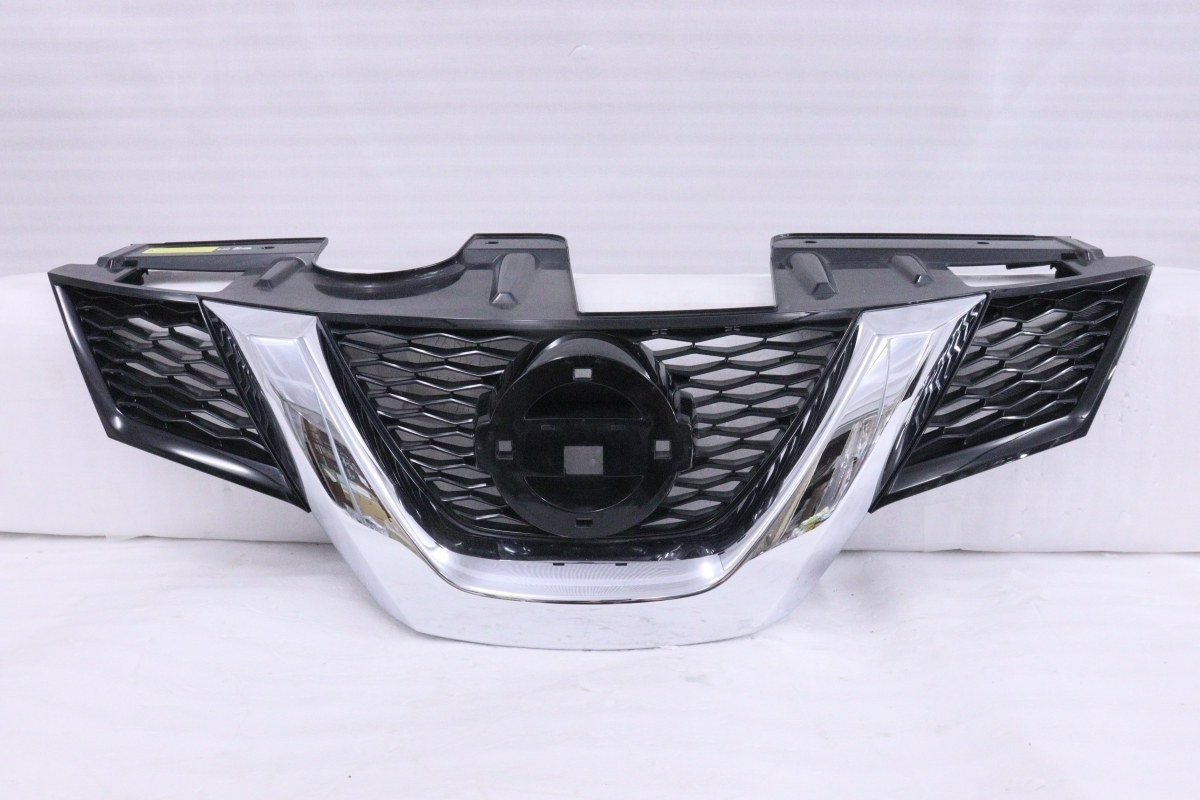 24-293 カメラ穴有 前期 T32 エクストレイル フロントグリル 62310 4CE0A アラウンドビューモニター付 メッキ/ブラック ...