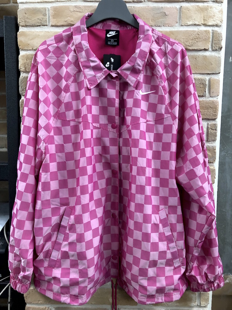 USA購入 レディース Nike Makes A Checkered Statement With Oversized Coach’s JKT ...