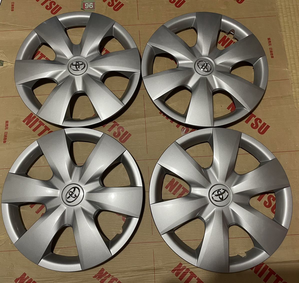 新車外し トヨタ純正15インチホイールキャップ 4枚セット SCP92 ベルタ SCP90 ヴィッツ 42602-52320(純正品)｜売買さ ...