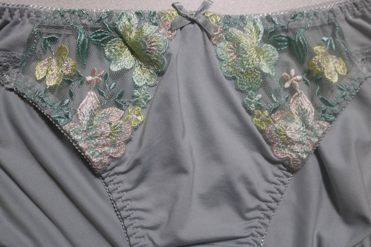 D75 L トリンプ AC003 カラフルな花柄刺繍 ブラ＆ショーツ ブルー(75)｜売買されたオークション情報、yahooの商品情報をアーカイブ公開 - オークファン（aucfan.com）