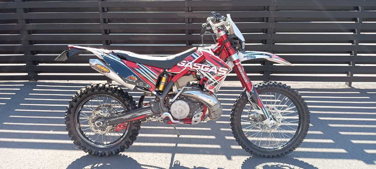 GASGAS EC250 2スト ナンバー付公道走行可能 セル キック付き エンデューロレーサー 自賠責長い令和9年4月ま 旭川発(その他 ...