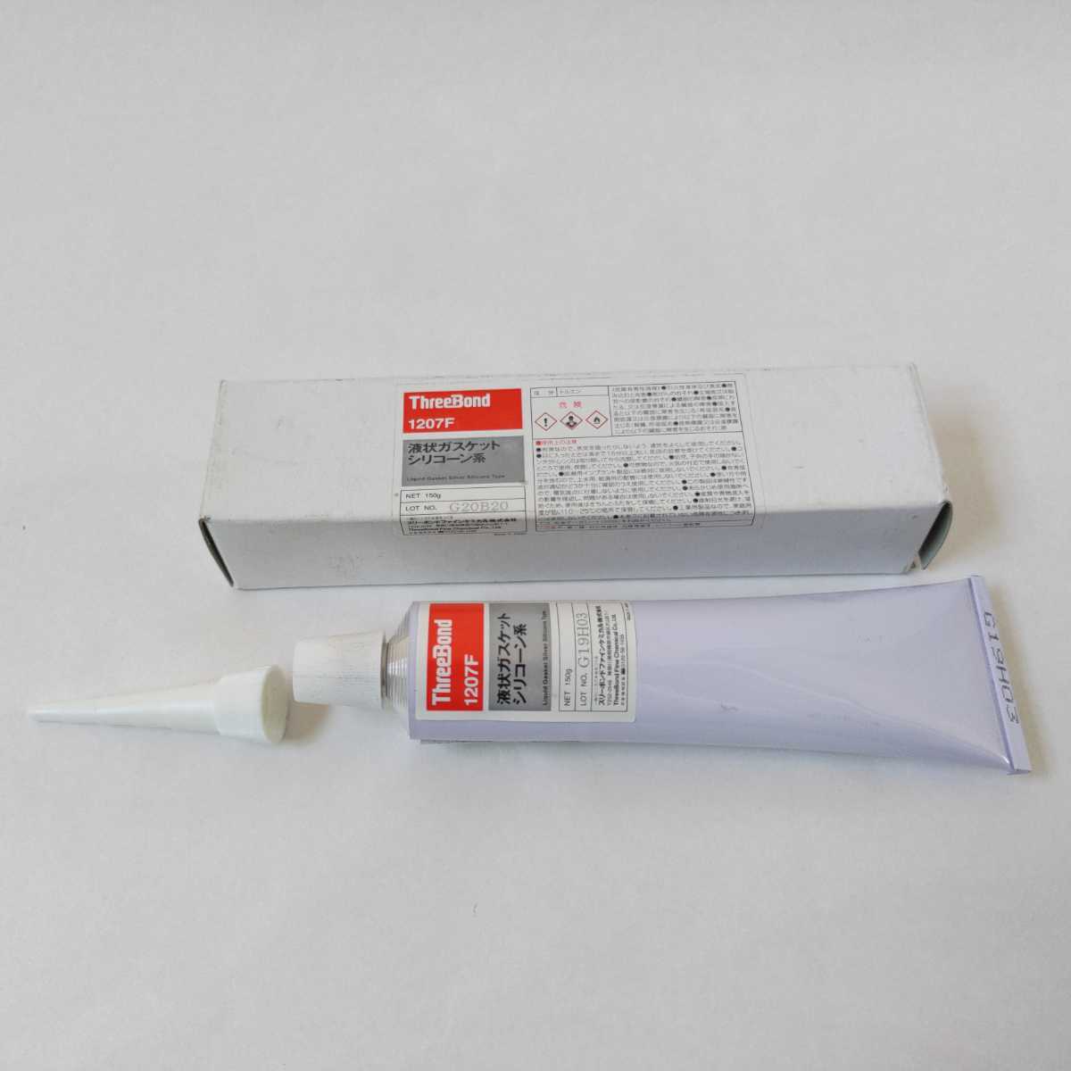 スリーボンド ThreeBond 液状ガスケットシリコーン系 液体パッキン 1207F 耐エンジンオイル 耐LLC 高弾力 肉盛に(その他 ...