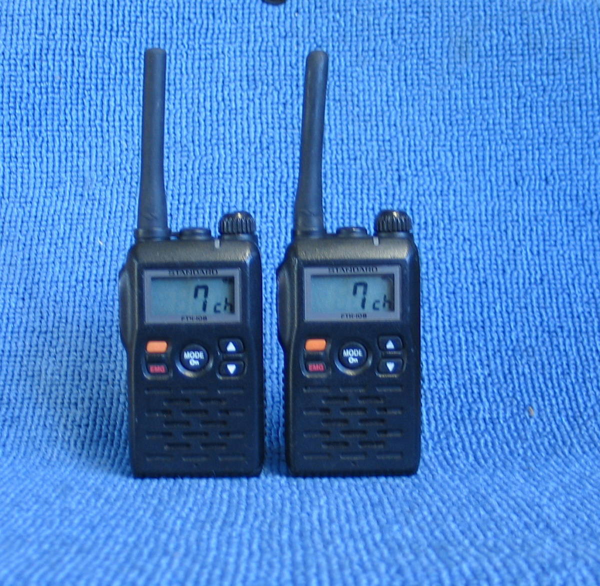 STANDARD FTH-108 2個セット 特定小電力携帯トランシーバー47CH 乾電池仕様 g160w2(ハンディ)｜売買された ...
