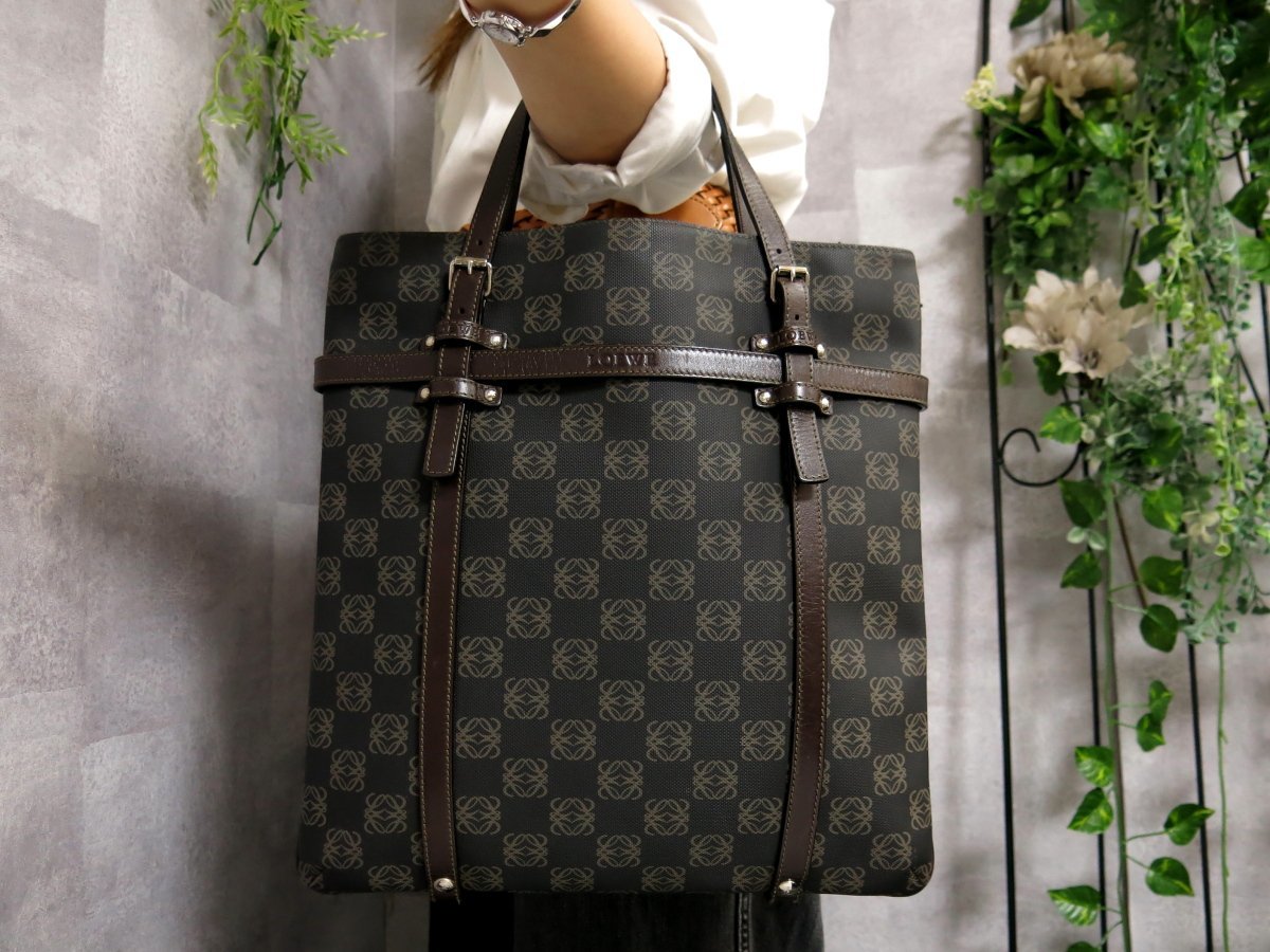 超 LOEWE ロエベ アナグラム ロゴ型押し PVC カーフ レザー 本革 トート バッグ 茶 SV金具 腕掛け A4 収納 かばん Js30394(トートバッグ)｜売買されたオークション ...