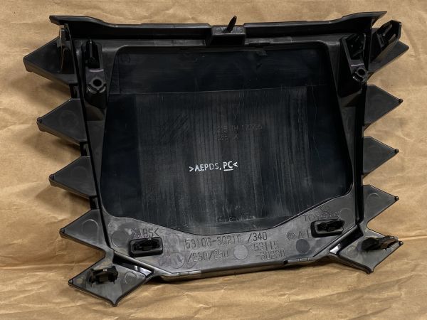 16469 新車外し/ クラウン ARS210 後期 純正 グリルエンブレム プリクラッシュ 53106-30250 53106-30210/ ...