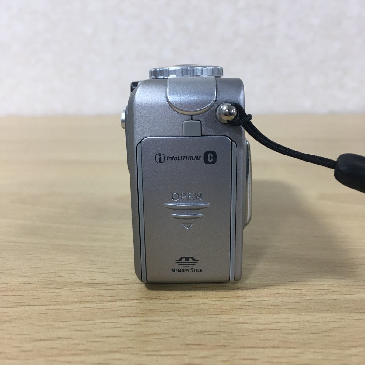 SONY ソニー DSC-P9 4.0 MEGA PIXELS HQX Cyber-shot レンズ OPTICAL 3x f=8 24mm ...