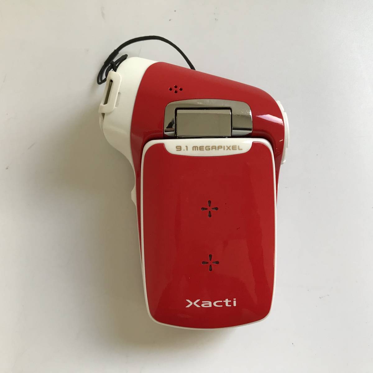 SANYO Xacti ザクティ MPEG-4 AVC/H.264 デジタルムービーカメラ 動画 写真 9.1 MEGAPIXEL 赤 red ...