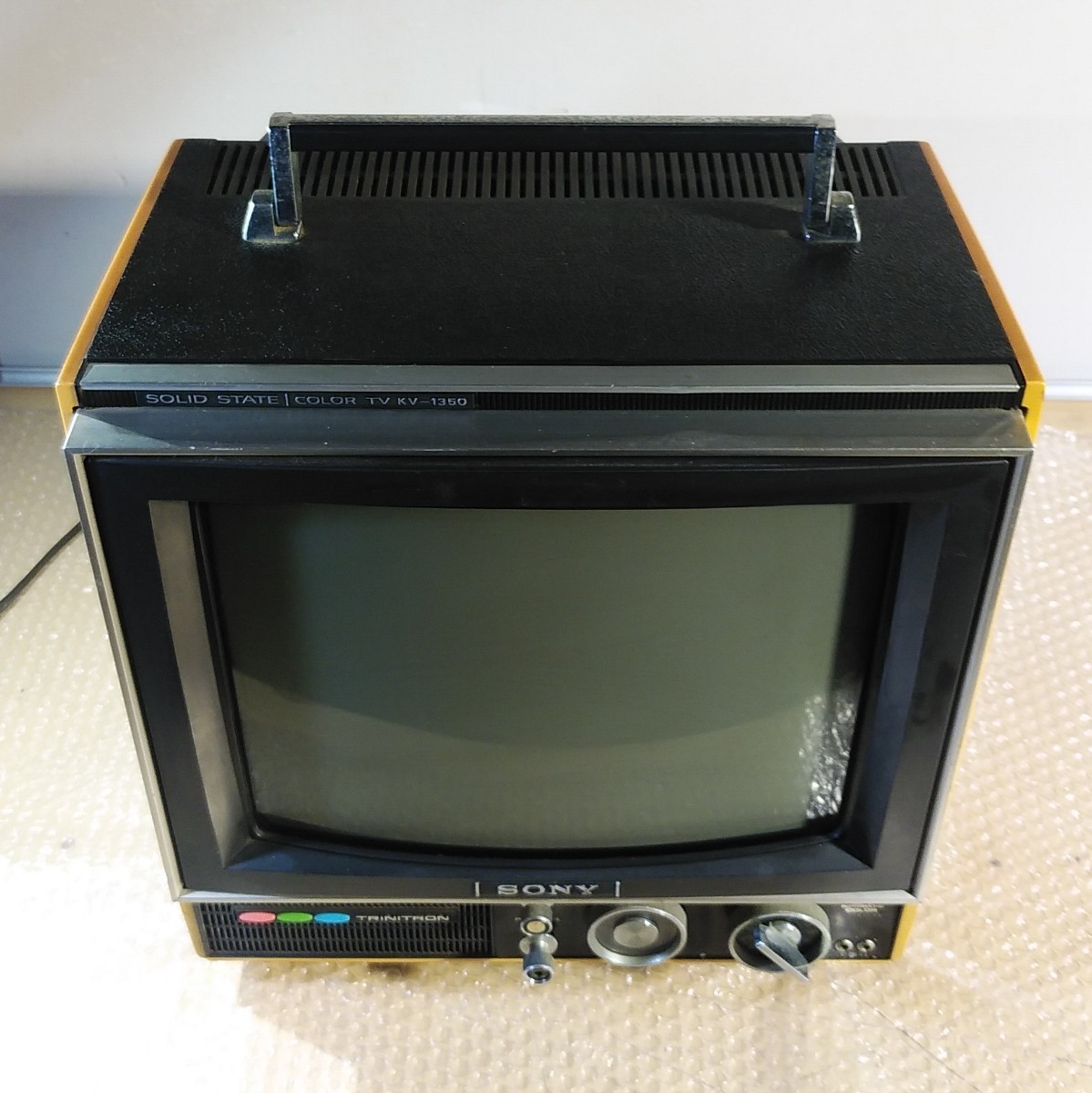昭和レトロ 1972年製 ソニーカラーテレビ KV-1350 ソリッドステート SOLID STATE ブラウン管テレビ トリニトロン SONY アンティーク(ブラウン管)｜売買された ...