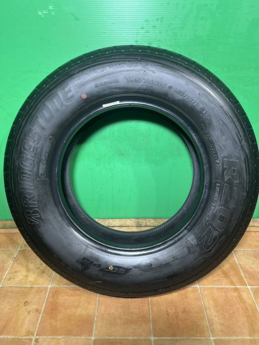 195/75R15 109/107L LT ブリヂストン R202 8.5分山 2022年製 4本 トラックタイヤ 夏タイヤ バリ山 195 ...