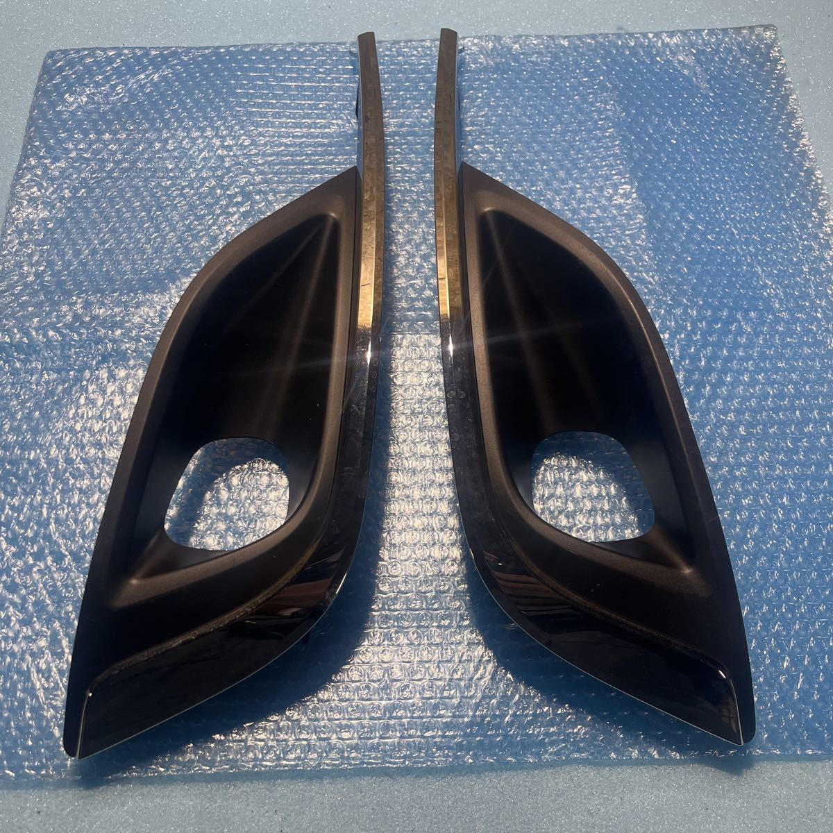 新車外し トヨタ 純正 80系 エスクァイア 後期型 フォグランプカバー ZRR80G 52030-28150 52040-28150 ...