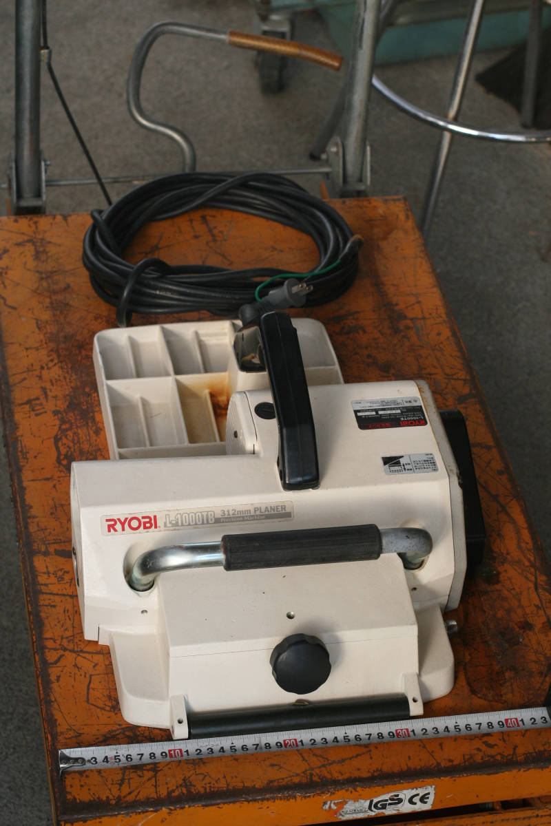RYOBI/リョービ 電気カンナ L-1000TB 312mm 一尺カンナ(電動かんな)｜売買されたオークション情報、yahooの商品情報をアーカイブ公開 - オークファン（aucfan.com）
