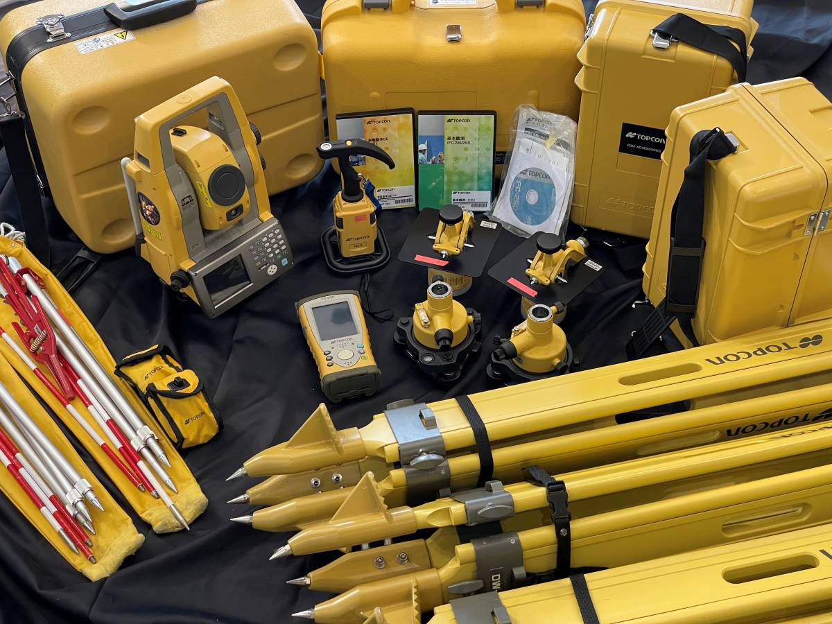 埼玉発/第10弾 一式 TOPCON PS-105A FC-250 RC-5 プリズムユニット×2 三脚×3 トータルステーション 測量 トプ ...