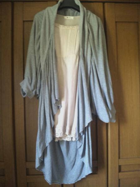 E Hyphen world 変形ロングカーディガン/グレー(Mサイズ)｜売買されたオークション情報、yahooの商品情報をアーカイブ公開 - オークファン（aucfan.com）