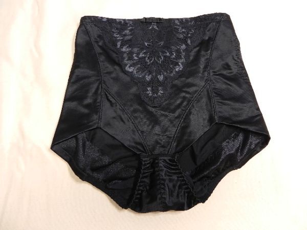 W47 トリンプ ショートガードル 64(Mサイズ)｜売買されたオークション情報、yahooの商品情報をアーカイブ公開 - オークファン ...