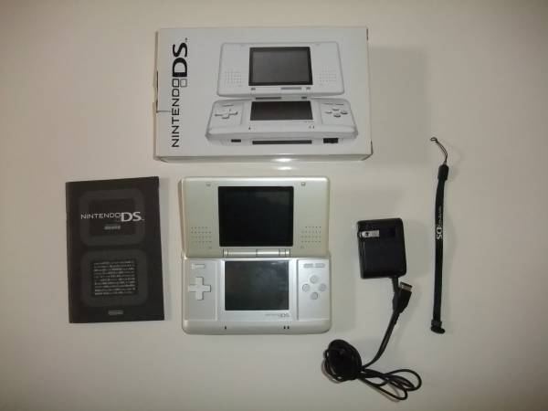 ニンテンドーDS本体 PureWhite(DS)｜売買されたオークション情報、yahooの商品情報をアーカイブ公開 - オークファン（aucfan.com）