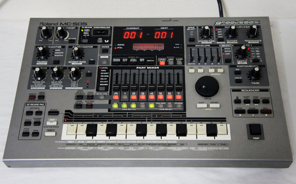 Roland MC-505 groovebox(リズムマシン)｜売買されたオークション情報、yahooの商品情報をアーカイブ公開 ...
