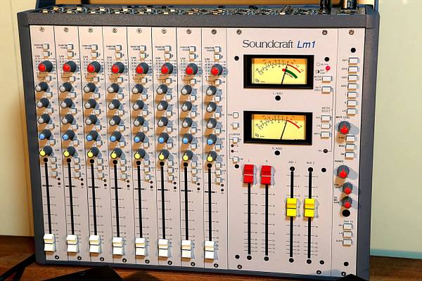 Soundcraft LM1 電源部 2台 HDケース(ミキサー)｜売買されたオークション情報、yahooの商品情報をアーカイブ公開 ...