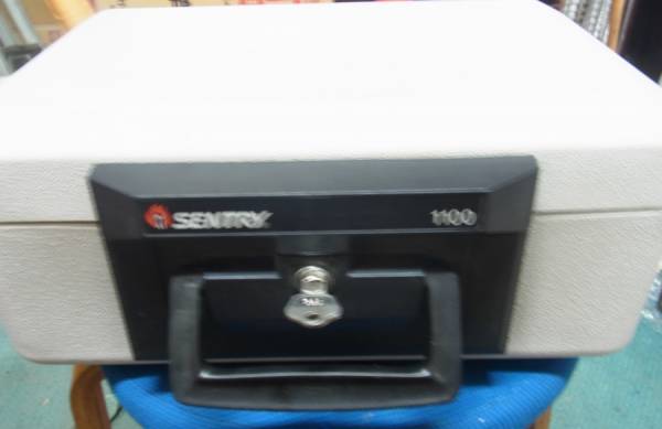 耐火金庫 SENTRY 1100 R4132 AF-262024 鍵1個 保証書有(金庫)｜売買されたオークション情報、yahooの商品情報を ...