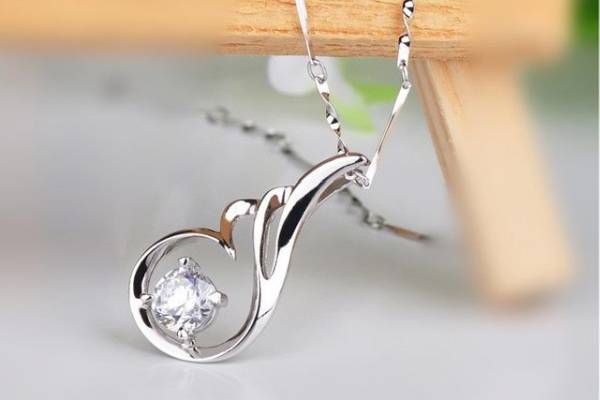 AVALO 925銀 CZ 925-5-2 ペンダントトップ(キュービックジルコニア)｜売買されたオークション情報、yahooの商品情報をアーカイブ公開 - オークファン（aucfan.com）