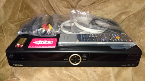 大容量1000GB 東芝RD-E1004 地デジBSCS レグザリンク ダビング10 HDMI/D/S端子有 高さ67mmのスリム設計 R/RW/RAMマルチ TOSHIBA リモ付(HDD ...