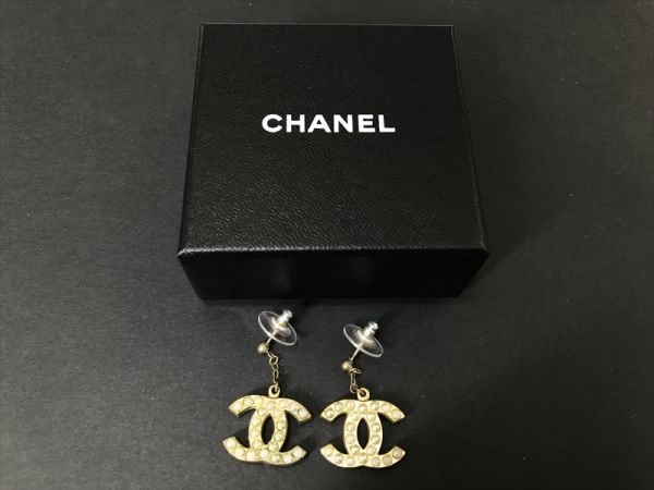 Y114-15/10899 CHANEL ピアス ラインストーン シャネル ココマーク(ピアス)｜売買されたオークション情報、yahooの商品 ...