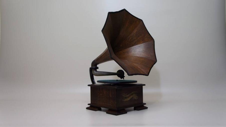 The STANDARD GRAPHOPHONE 木製ラッパ 蓄音機 アンティーク ビンテージ(本体)｜売買されたオークション情報、yahooの商品情報をアーカイブ公開 - オークファン ...