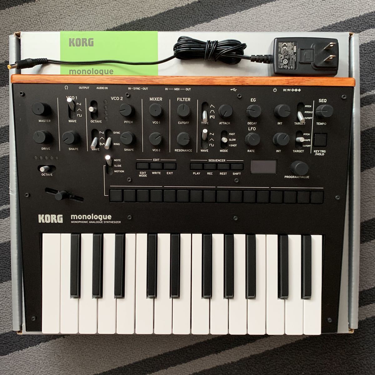 KORG Monologue 黒 アナログシンセサイザー(コルグ)｜売買されたオークション情報、yahooの商品情報をアーカイブ公開 - オークファン（aucfan.com）