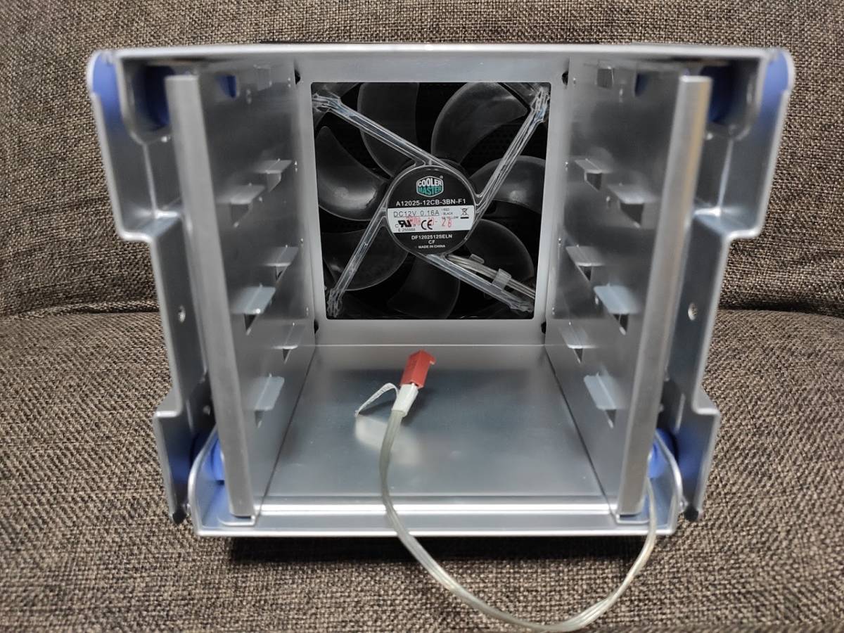 CoolerMaster 4 IN 3 DEVICE MODULE STB-3T4-E3-GP 5インチ3段にHDDを4台搭載の質問一覧