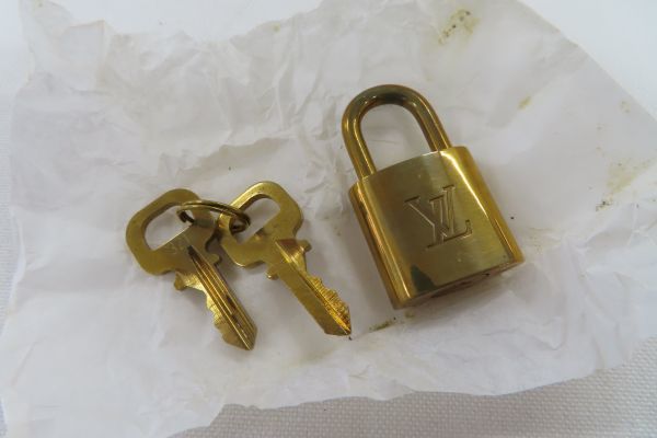 2507/mk/07.17 品 LOUIS VuittoN パドロック 南京錠 カデナ 鍵 ゴールド色 NO321×2箱 15414(ルイ・ヴィトン)｜売買されたオークション情報、yahooの ...