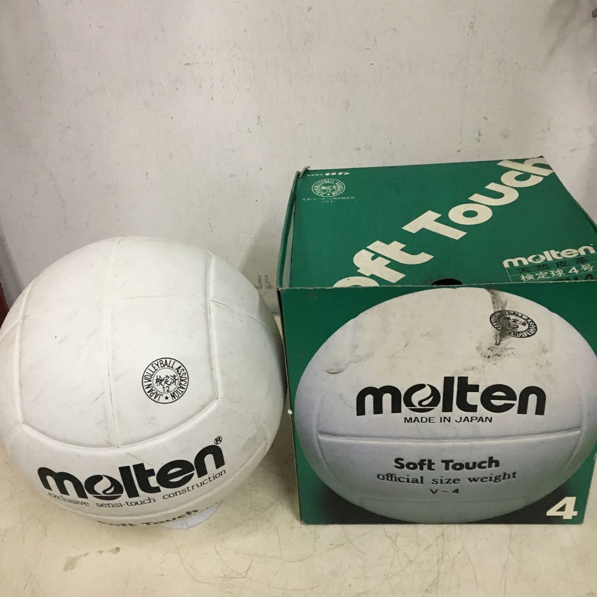 molten モルテン ソフトタッチ バレーボール 天然皮革 検定球4号 MTV4 Vー4(ボール)｜売買されたオークション情報、yahooの ...